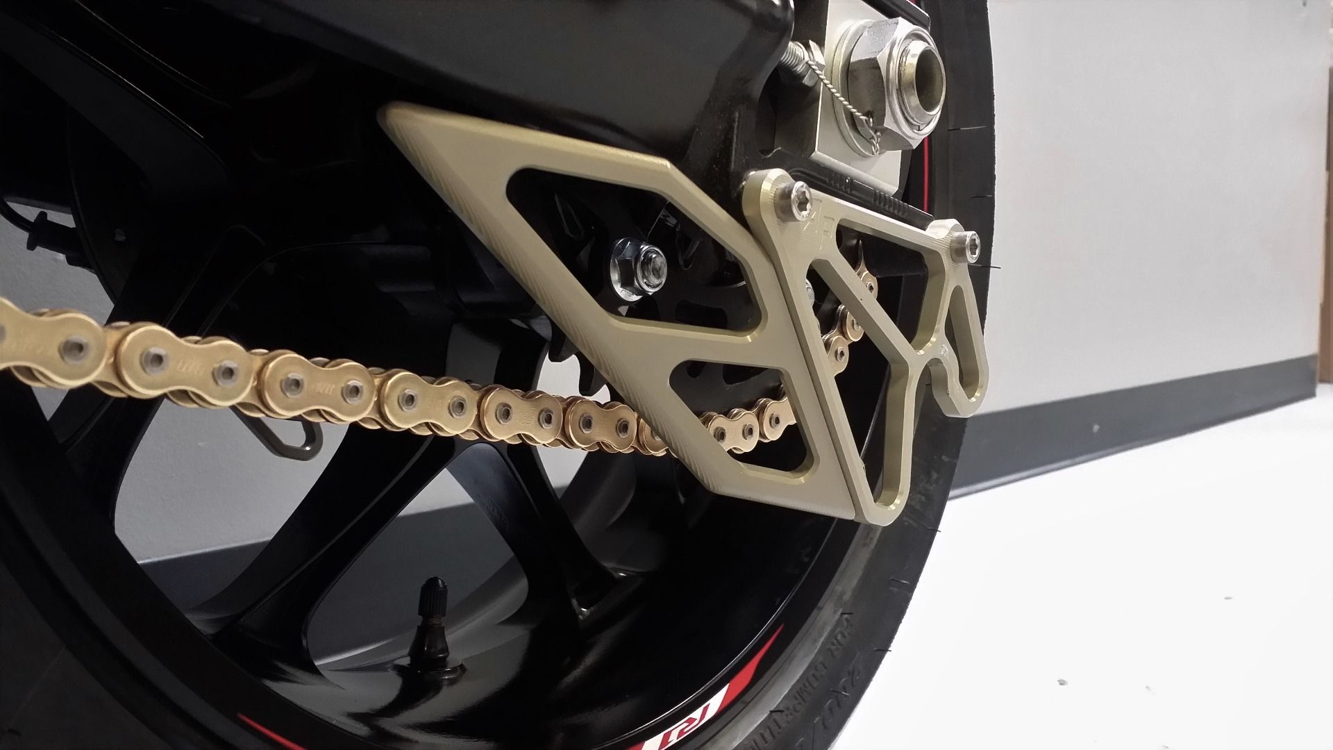 Attack Performance Race Lifter and Shark Guard Kit for Yamaha YZF-R1 ...