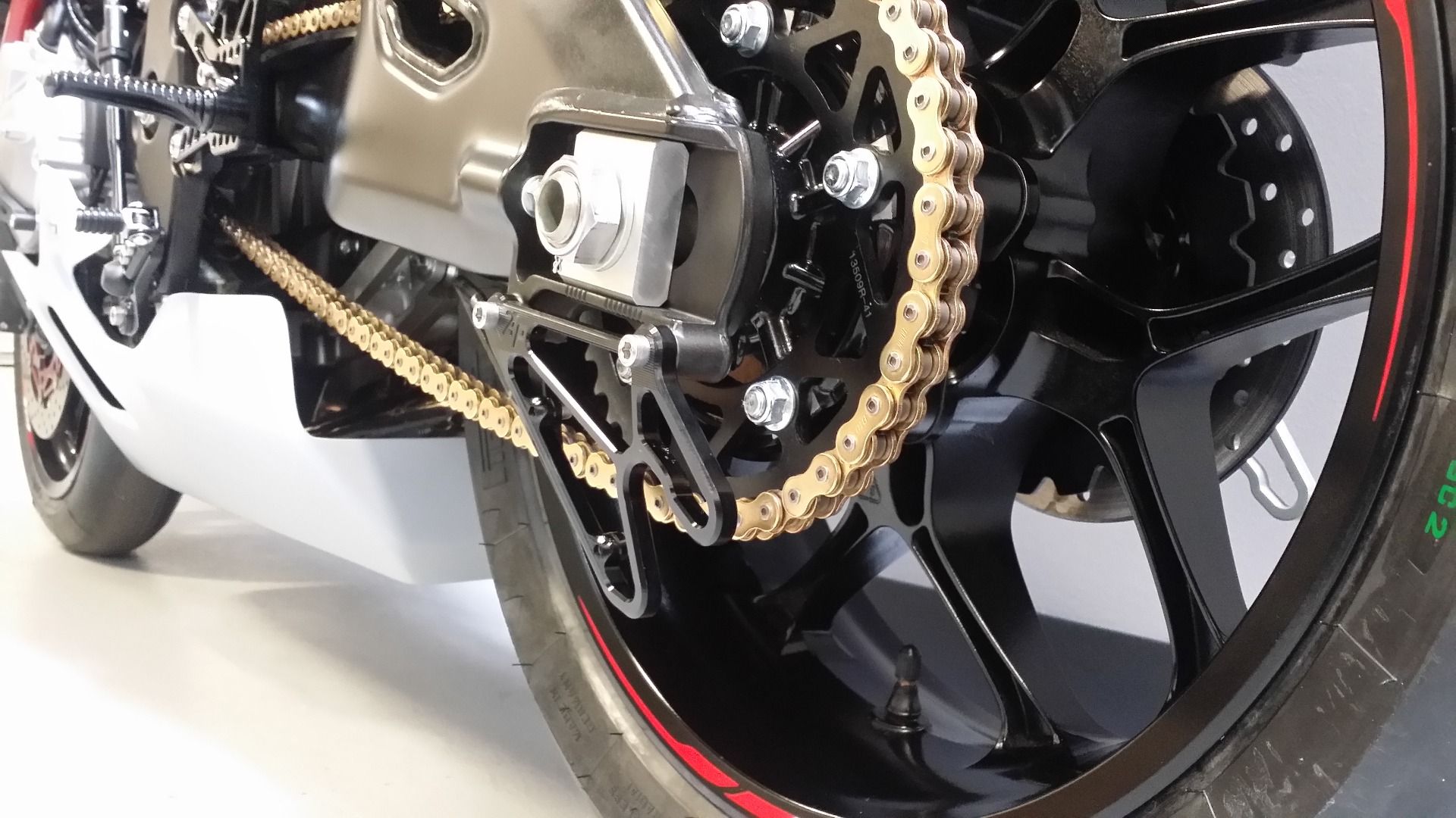 Attack Performance Race Lifter and Shark Guard Kit for Yamaha YZF-R1 ...