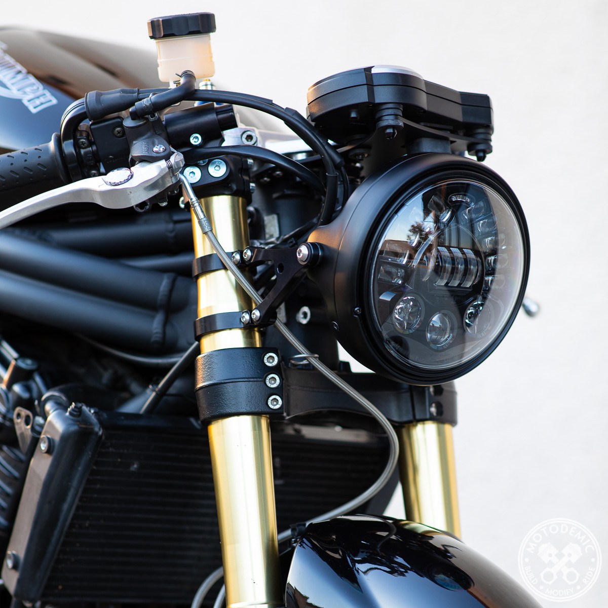 Motodemic Single LED and Round Halogen Headlight Conversion Kit for the ...