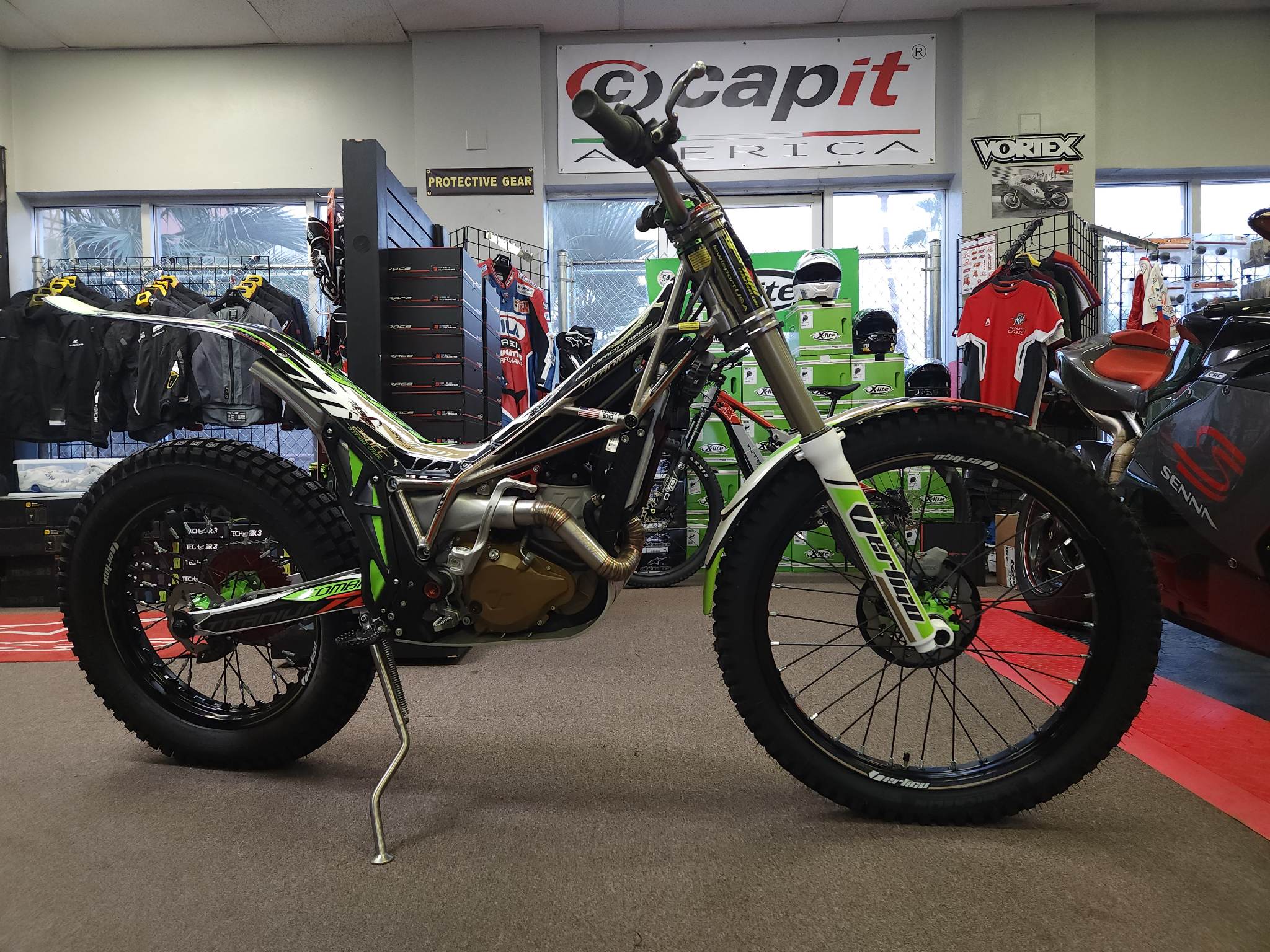 2018 Vertigo Combat Titanium R 250 - BRAND NEW