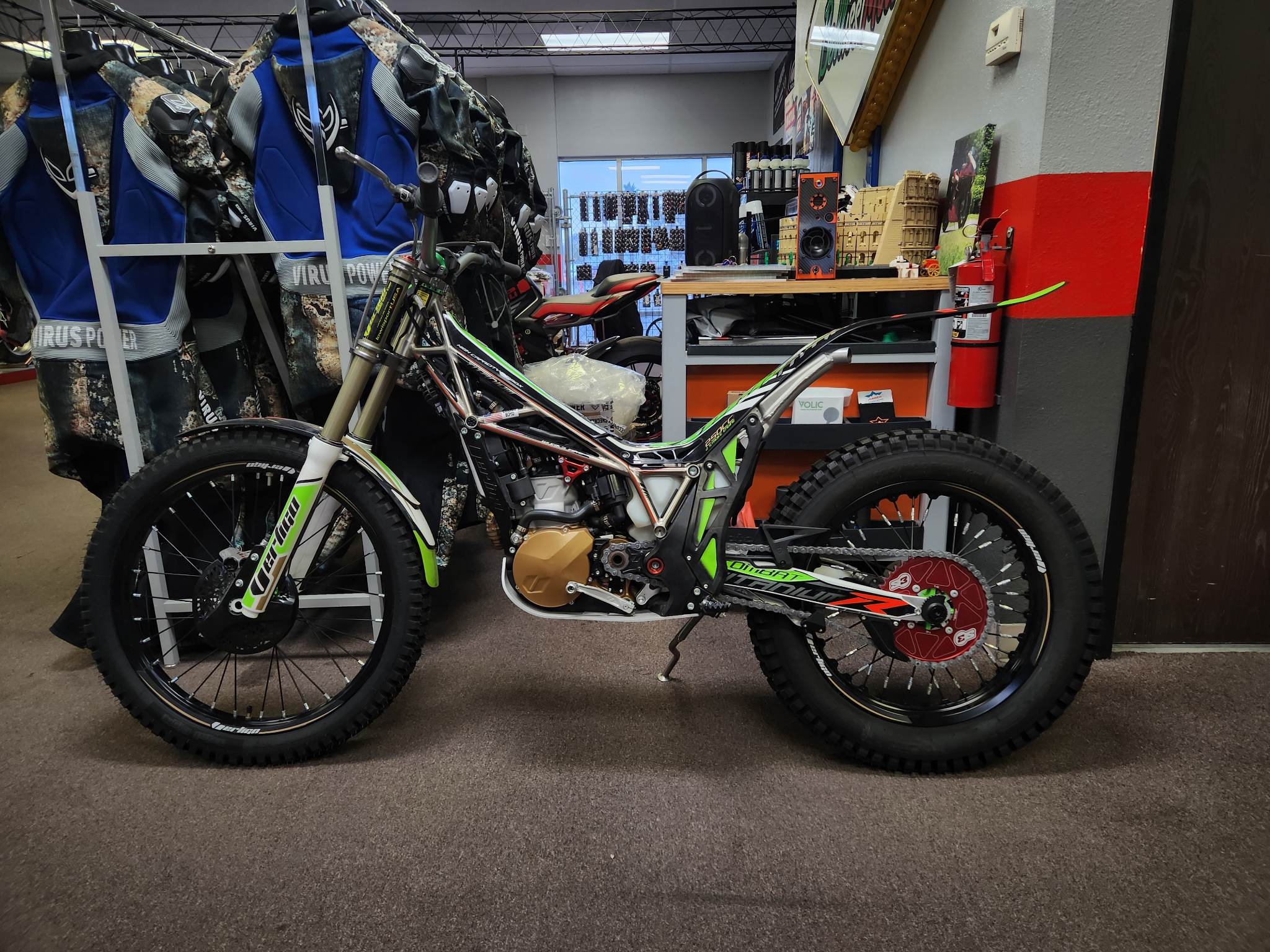 2018 Vertigo Combat Titanium R 250 - BRAND NEW